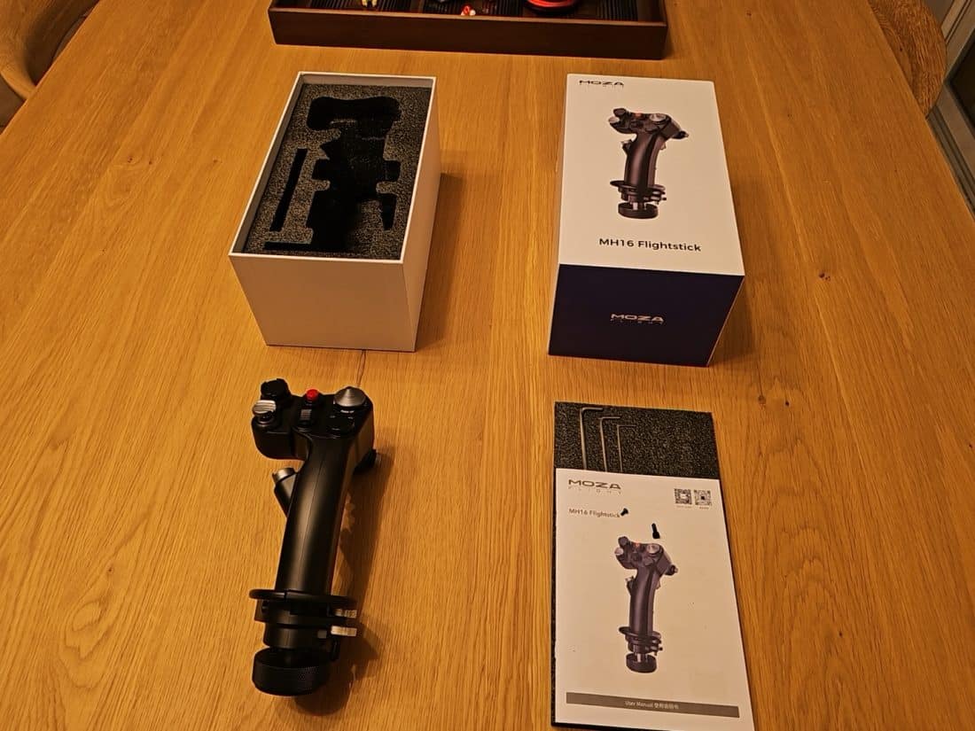 Test : Moza MH16 Versus Thrustmaster M Viper Hotas Add-on Grip ...